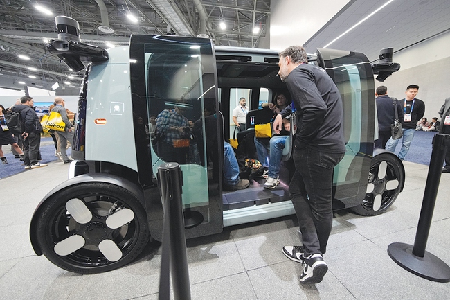 Zoox resumes Las Vegas robotaxi testing after safety pause - Las Vegas ...