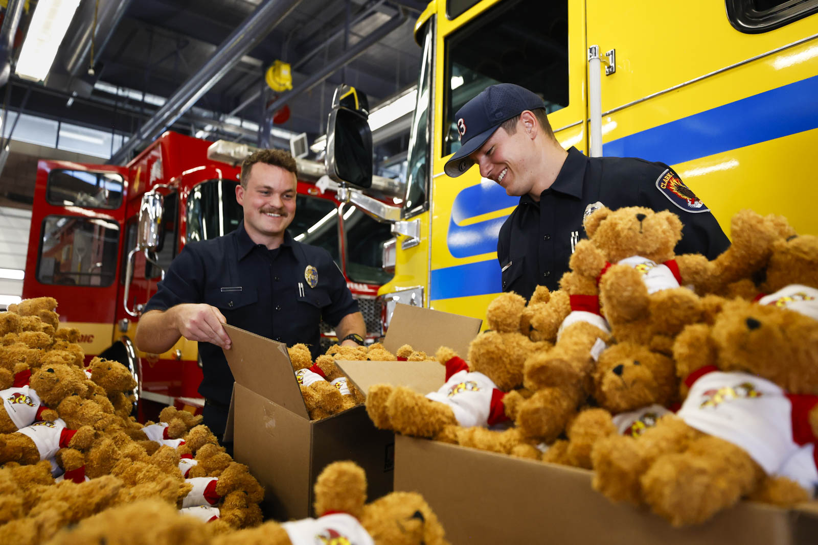 Firefighters Receive Teddy Bears to Hand Out - Las Vegas Sun News