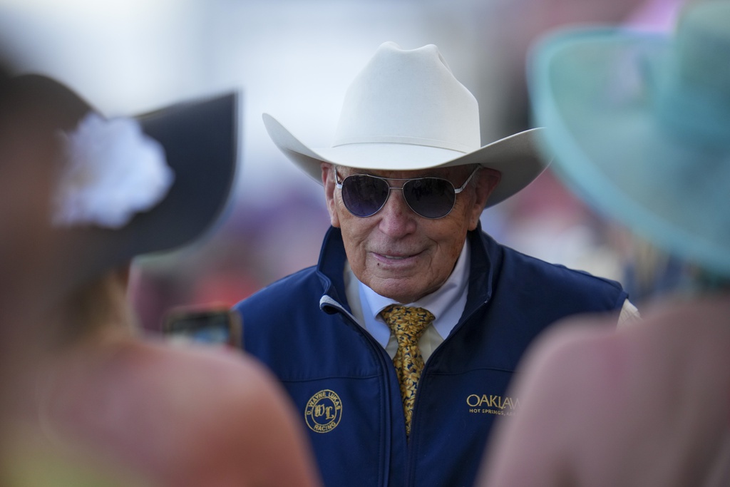 Hall of Fame horse trainer D. Wayne Lukas, a winner of 15 Triple Crown ...