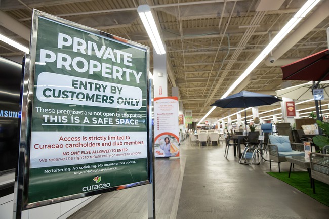 Las Vegas retailer making free deliveries to Latino families too scared ...