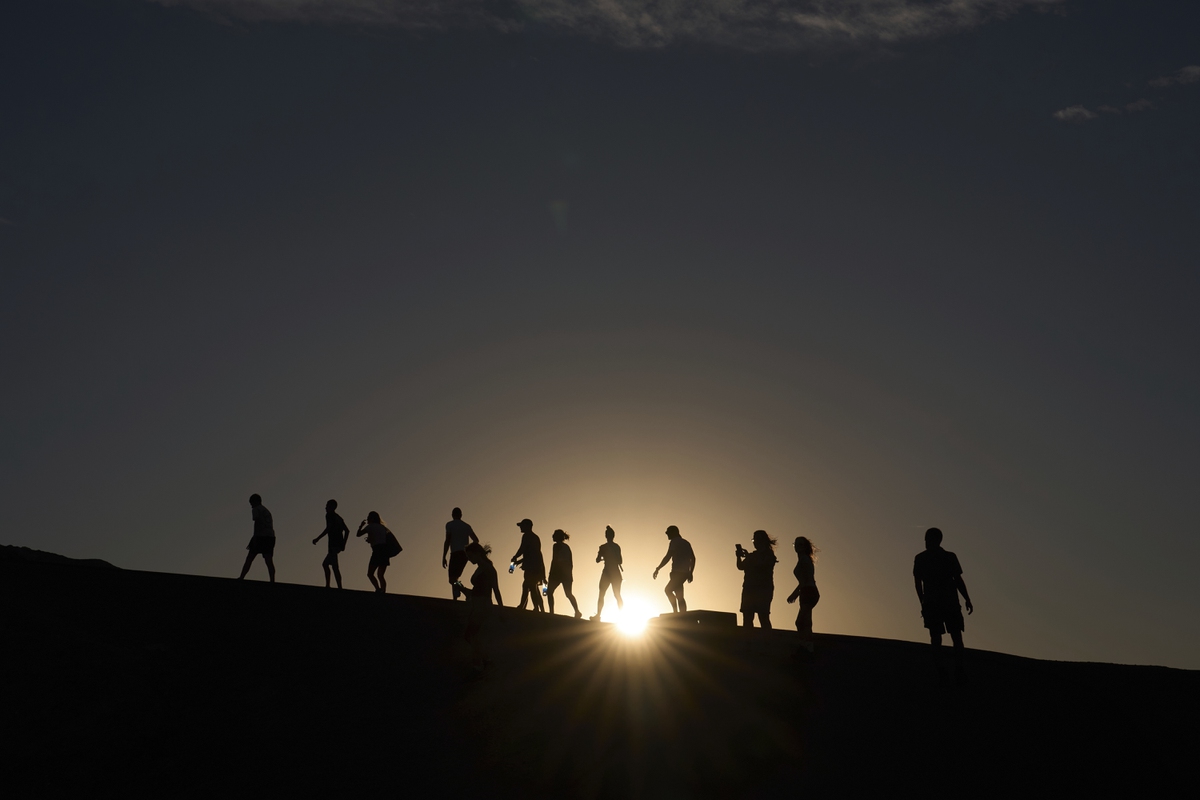 Searing heat draws visitors to Death Valley, where it's tough to ...