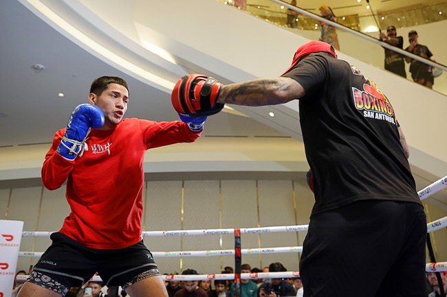 Photograph : Undercard workout at Fontainebleau - Las Vegas Sun News