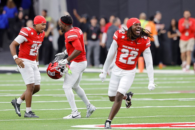 Photograph : UNLV Defeats Air Force 51-48 - Las Vegas Sun News