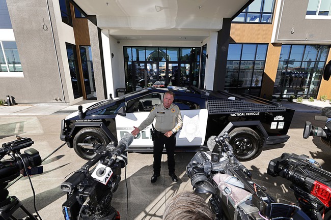 Photograph : Metro Police Tesla Cybertrucks - Las Vegas Sun News