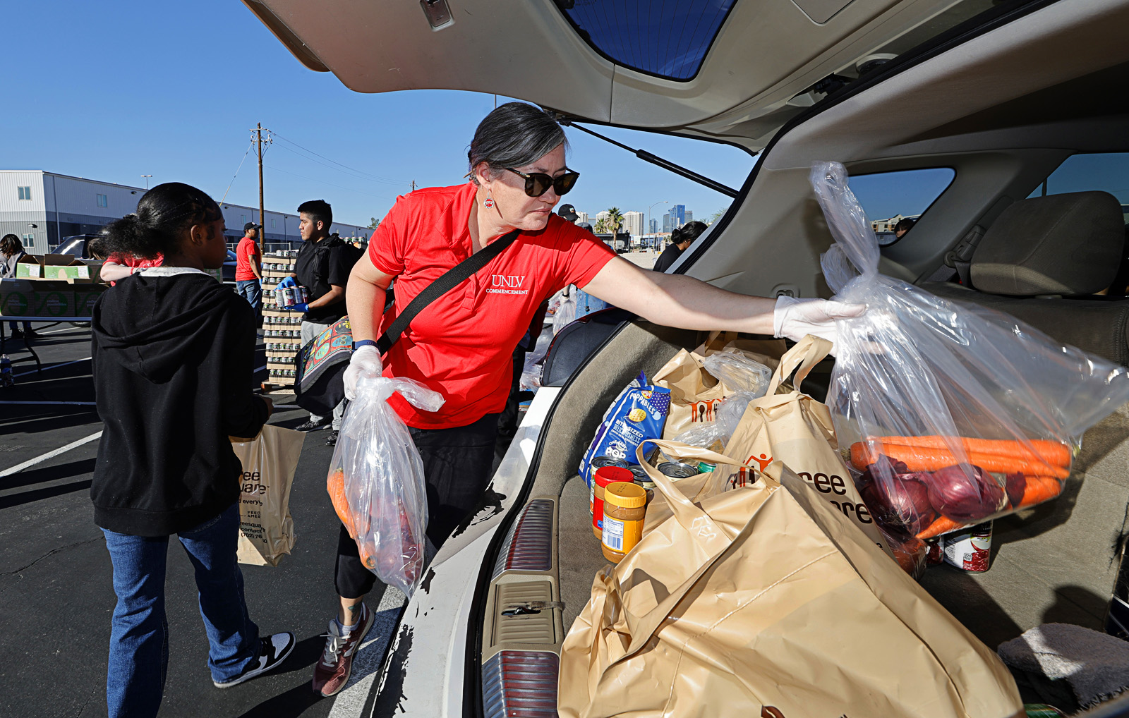 Emergency Food Distribution at UNLV - Las Vegas Sun News