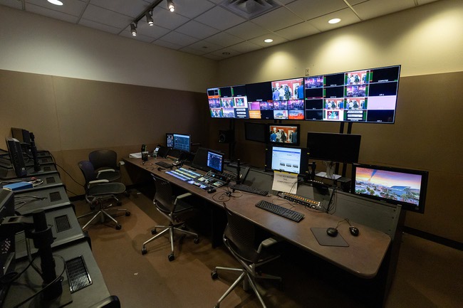 Photograph : 2025 Sun Youth Forum UNLV Studio Taping - Las Vegas Sun News