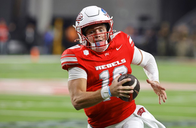Reports: UNLV quarterback Colandrea to transfer - Las Vegas Sun News