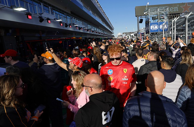 Fans’ energy is full throttle for racing spectacle on the Las Vegas ...