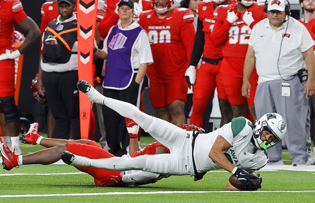 Photograph : UNLV Football Retains Golden Pineapple - Las Vegas Sun News
