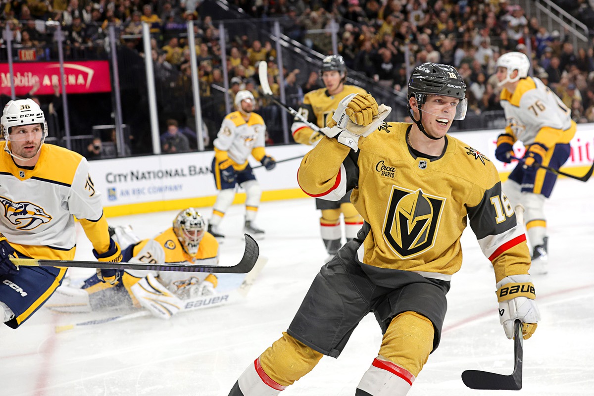 Golden Knights rout Predators 7-2 for their 7th straight victory - Las ...