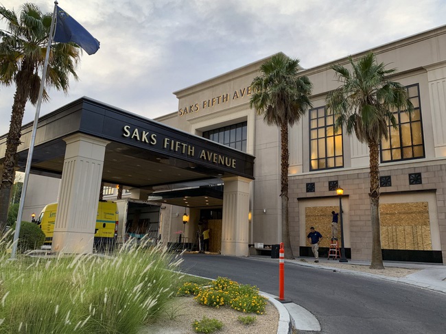 Saks Fifth Avenue to close at Fashion Show mall - Las Vegas Sun News
