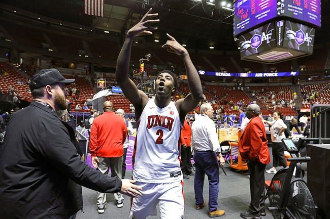UNLV basketball holds on against Wyoming for Mountain West tourney win ...