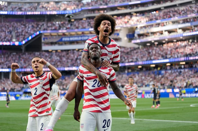 US opens its home World Cup with a dynamic 4-1 victory over Paraguay ...